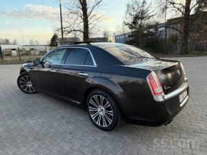 Red Lancia Thema 2012 in Riga, with an engine capacity of 3.00 L and mileage of 0 thousand km for 8450 €, photo 10 on AUTOMOTO.COM.LV