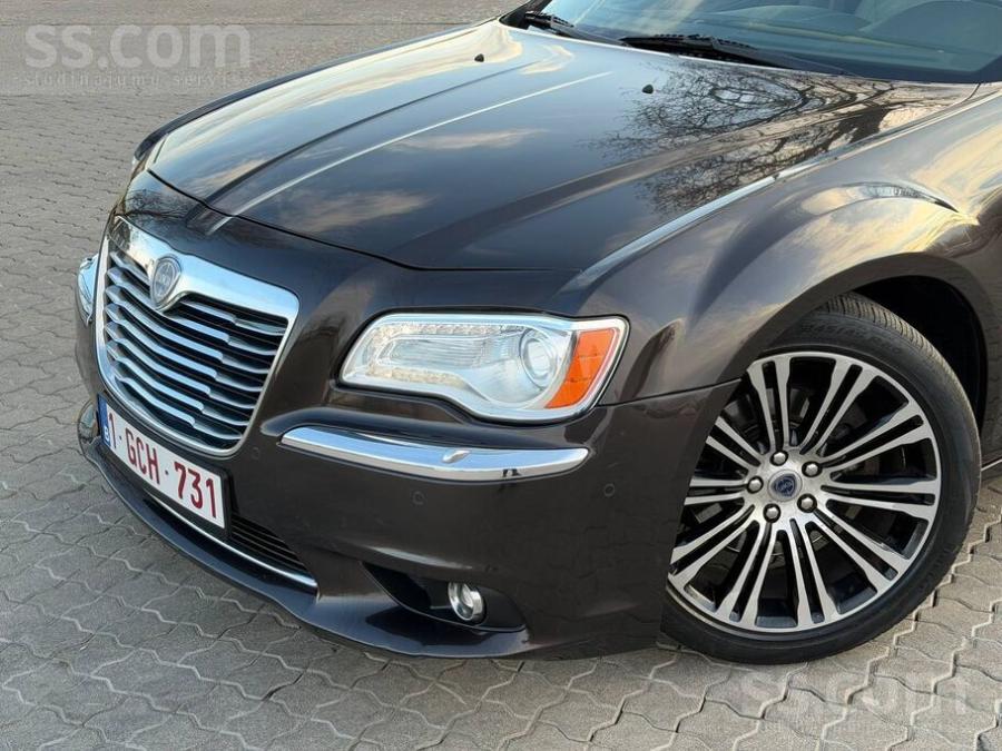 Red Lancia Thema 2012 in Riga, with an engine capacity of 3.00 L and mileage of 0 thousand km for 8450 €, photo 13 on AUTOMOTO.COM.LV