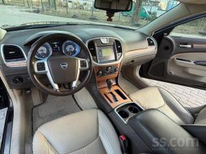 Red Lancia Thema 2012 in Riga, with an engine capacity of 3.00 L and mileage of 0 thousand km for 8450 €, photo 17 on AUTOMOTO.COM.LV