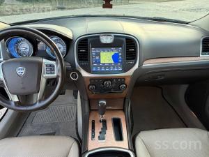 Red Lancia Thema 2012 in Riga, with an engine capacity of 3.00 L and mileage of 0 thousand km for 8450 €, photo 18 on AUTOMOTO.COM.LV