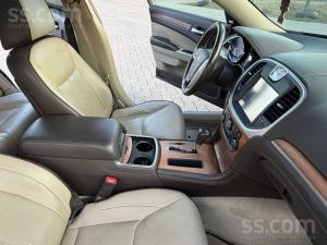 Red Lancia Thema 2012 in Riga, with an engine capacity of 3.00 L and mileage of 0 thousand km for 8450 €, photo 23 on AUTOMOTO.COM.LV
