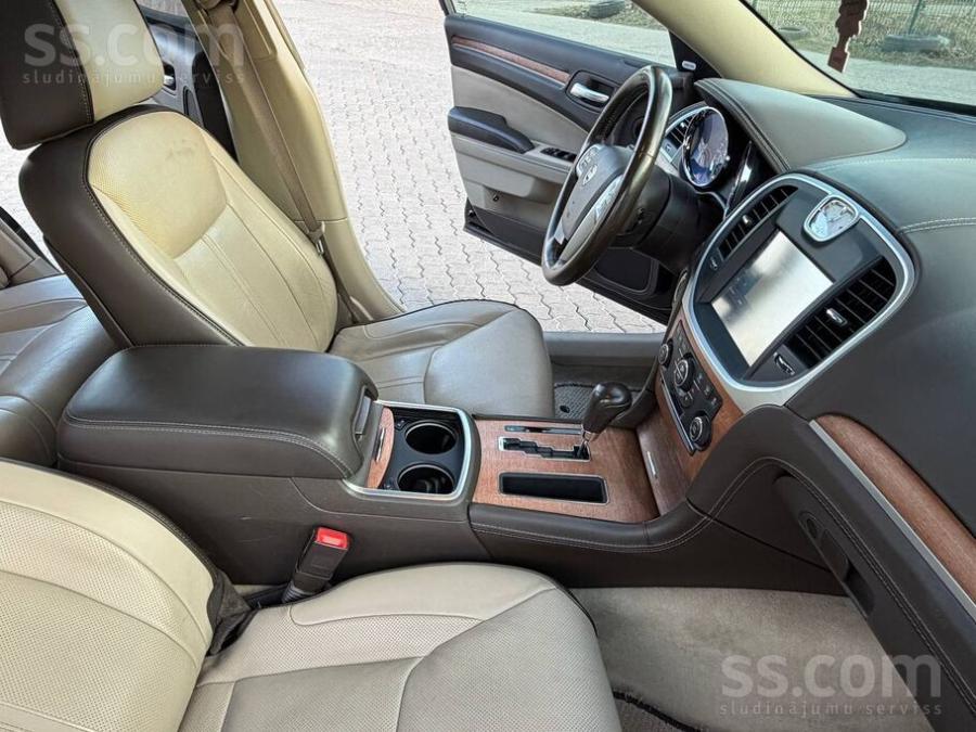 Red Lancia Thema 2012 in Riga, with an engine capacity of 3.00 L and mileage of 0 thousand km for 8450 €, photo 23 on AUTOMOTO.COM.LV