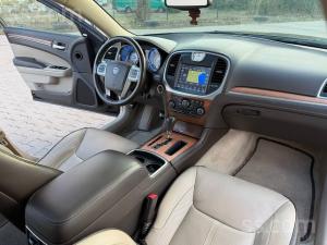 Red Lancia Thema 2012 in Riga, with an engine capacity of 3.00 L and mileage of 0 thousand km for 8450 €, photo 25 on AUTOMOTO.COM.LV