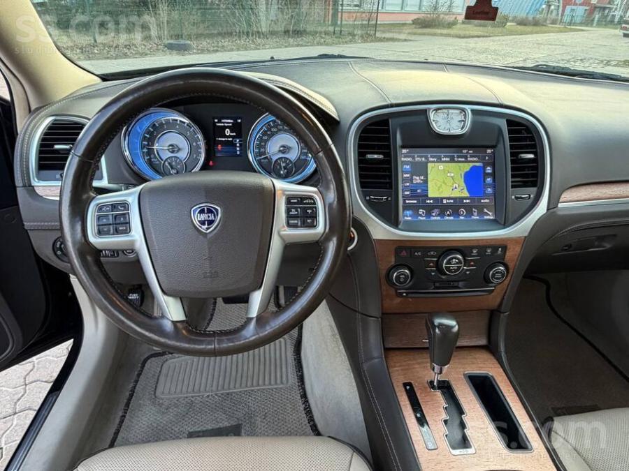 Red Lancia Thema 2012 in Riga, with an engine capacity of 3.00 L and mileage of 0 thousand km for 8450 €, photo 26 on AUTOMOTO.COM.LV