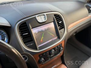 Red Lancia Thema 2012 in Riga, with an engine capacity of 3.00 L and mileage of 0 thousand km for 8450 €, photo 27 on AUTOMOTO.COM.LV