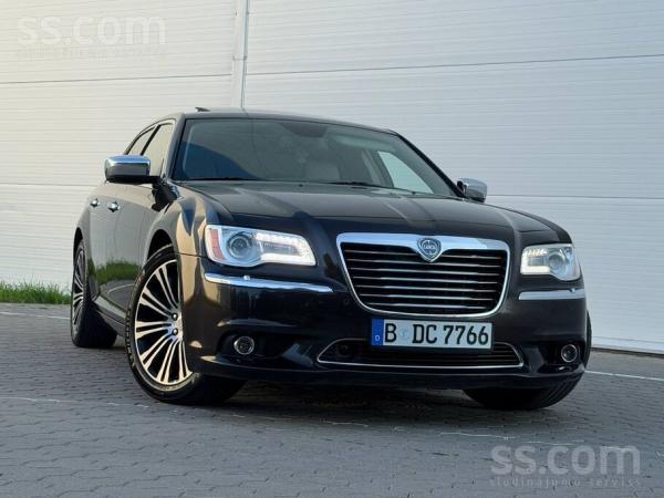 Red Lancia Thema 2012 in Riga, with an engine capacity of 3.00 L and mileage of 0 thousand km for 8950 €, photo 3 on AUTOMOTO.COM.LV