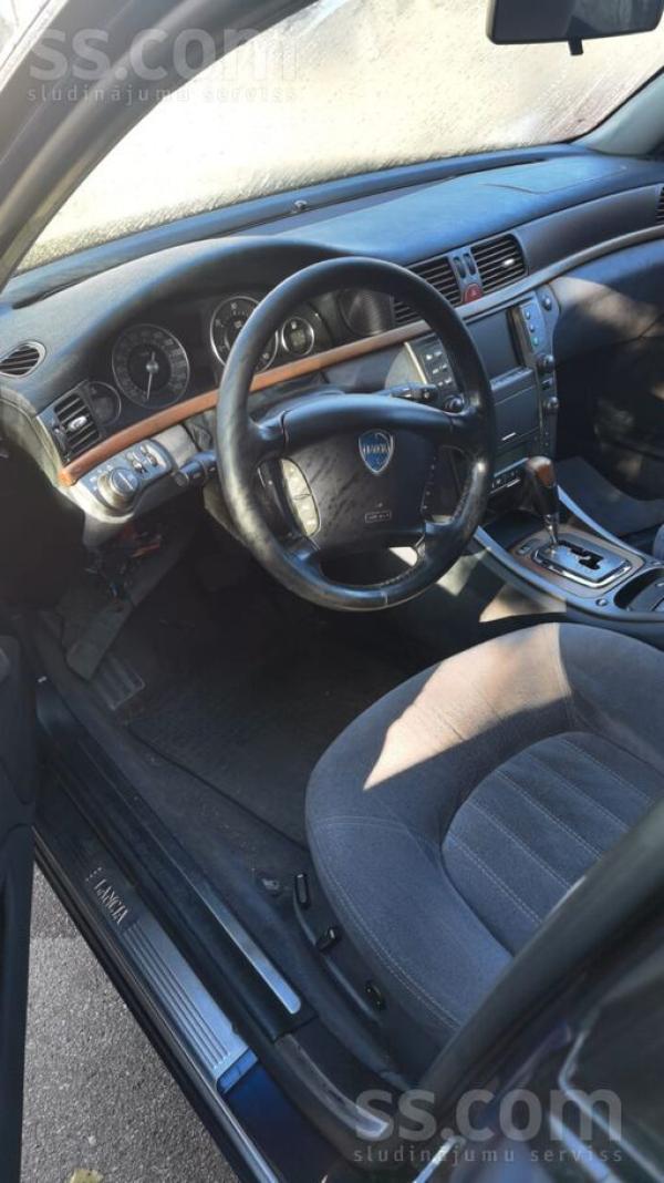 Zils Lancia Thesis 2008 Rīga, ar dzinēja tilpumu 2.40 L un nobraukumu 320 tūkst. km par 1000 €, foto 6 vietnē AUTOMOTO.COM.LV