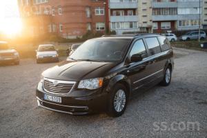 Melns Lancia Voyager 2011 Liepāja, ar dzinēja tilpumu 2.80 L un nobraukumu 251 tūkst. km par 7500 €, foto  vietnē AUTOMOTO.COM.LV