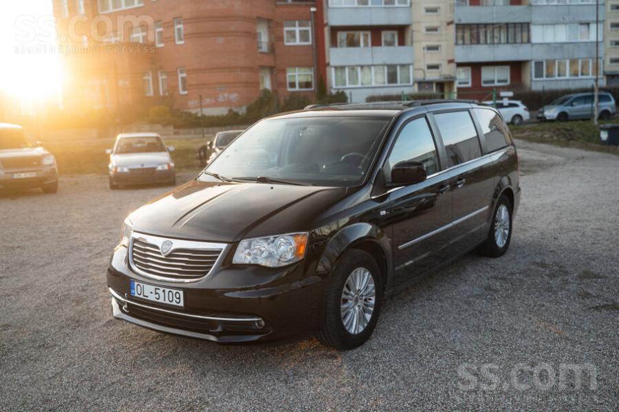 Melns Lancia Voyager 2011 Liepāja, ar dzinēja tilpumu 2.80 L un nobraukumu 251 tūkst. km par 7500 €, foto 1 vietnē AUTOMOTO.COM.LV