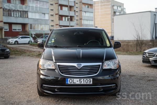 Black Lancia Voyager 2011 in Liepaja, with an engine capacity of 2.80 L and mileage of 251 thousand km for 7500 €, photo 2 on AUTOMOTO.COM.LV