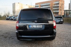 Melns Lancia Voyager 2011 Liepāja, ar dzinēja tilpumu 2.80 L un nobraukumu 251 tūkst. km par 7500 €, foto 6 vietnē AUTOMOTO.COM.LV