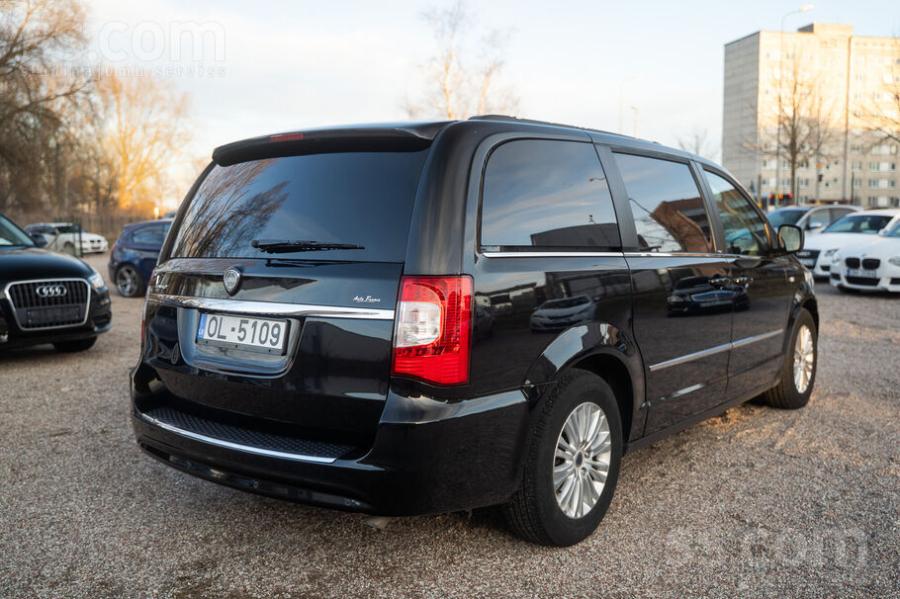 Melns Lancia Voyager 2011 Liepāja, ar dzinēja tilpumu 2.80 L un nobraukumu 251 tūkst. km par 7500 €, foto 7 vietnē AUTOMOTO.COM.LV