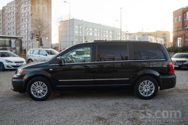 Black Lancia Voyager 2011 in Liepaja, with an engine capacity of 2.80 L and mileage of 251 thousand km for 7500 €, photo 8 on AUTOMOTO.COM.LV