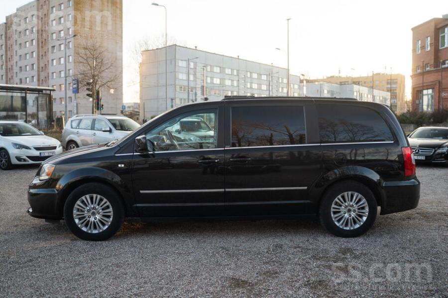 Melns Lancia Voyager 2011 Liepāja, ar dzinēja tilpumu 2.80 L un nobraukumu 251 tūkst. km par 7500 €, foto 9 vietnē AUTOMOTO.COM.LV