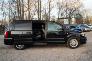 Melns Lancia Voyager 2011 Liepāja, ar dzinēja tilpumu 2.80 L un nobraukumu 251 tūkst. km par 7500 €, foto 12 vietnē AUTOMOTO.COM.LV