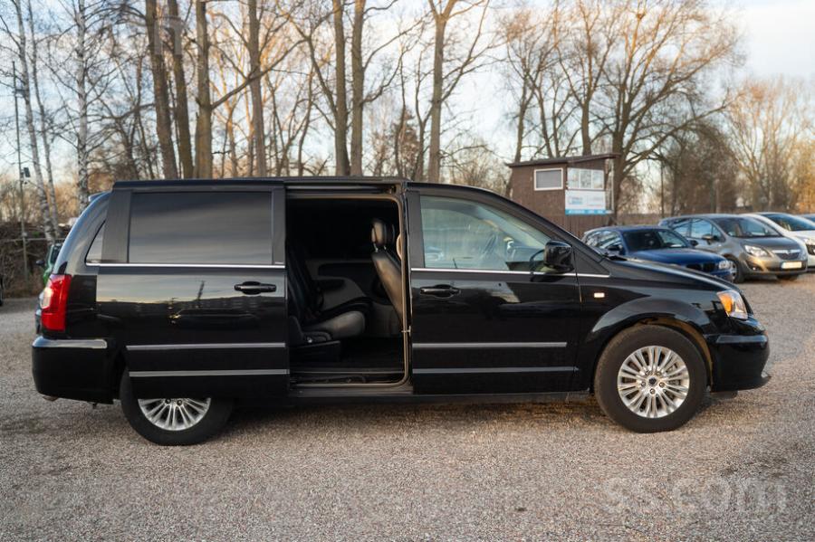 Melns Lancia Voyager 2011 Liepāja, ar dzinēja tilpumu 2.80 L un nobraukumu 251 tūkst. km par 7500 €, foto 12 vietnē AUTOMOTO.COM.LV