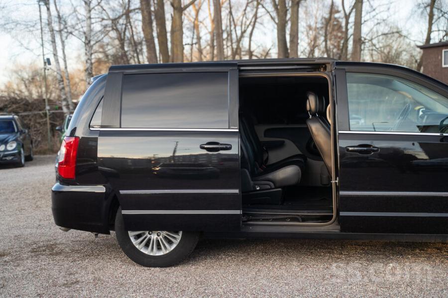 Melns Lancia Voyager 2011 Liepāja, ar dzinēja tilpumu 2.80 L un nobraukumu 251 tūkst. km par 7500 €, foto 13 vietnē AUTOMOTO.COM.LV
