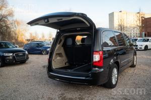 Melns Lancia Voyager 2011 Liepāja, ar dzinēja tilpumu 2.80 L un nobraukumu 251 tūkst. km par 7500 €, foto 14 vietnē AUTOMOTO.COM.LV