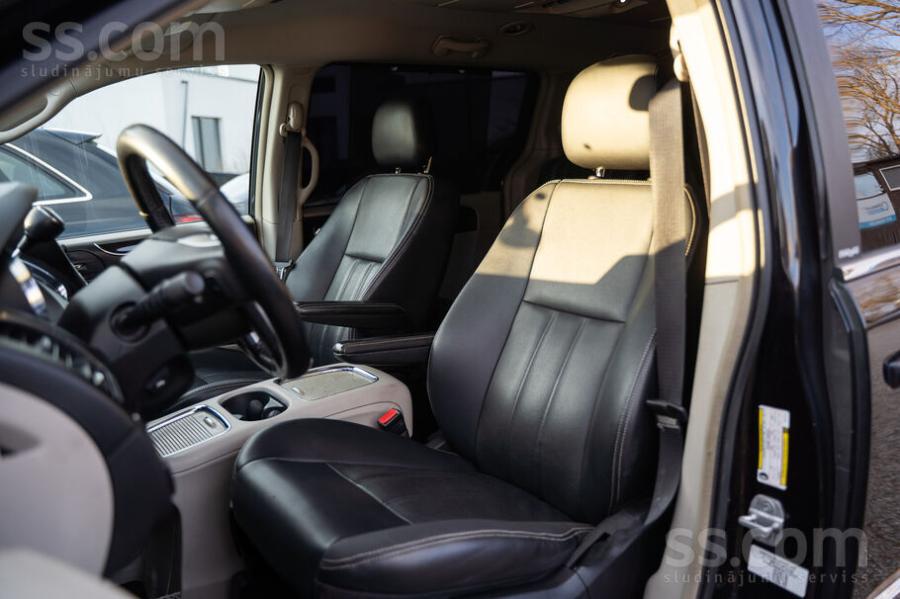 Melns Lancia Voyager 2011 Liepāja, ar dzinēja tilpumu 2.80 L un nobraukumu 251 tūkst. km par 7500 €, foto 16 vietnē AUTOMOTO.COM.LV