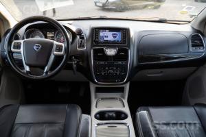 Melns Lancia Voyager 2011 Liepāja, ar dzinēja tilpumu 2.80 L un nobraukumu 251 tūkst. km par 7500 €, foto 18 vietnē AUTOMOTO.COM.LV