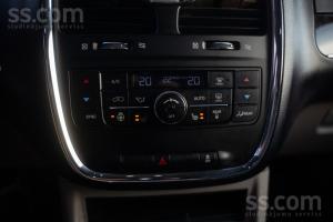 Melns Lancia Voyager 2011 Liepāja, ar dzinēja tilpumu 2.80 L un nobraukumu 251 tūkst. km par 7500 €, foto 20 vietnē AUTOMOTO.COM.LV