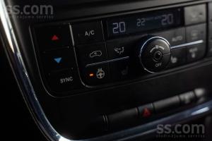 Melns Lancia Voyager 2011 Liepāja, ar dzinēja tilpumu 2.80 L un nobraukumu 251 tūkst. km par 7500 €, foto 21 vietnē AUTOMOTO.COM.LV