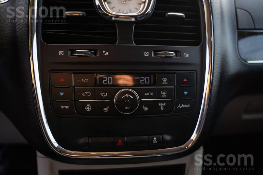 Melns Lancia Voyager 2011 Liepāja, ar dzinēja tilpumu 2.80 L un nobraukumu 251 tūkst. km par 7500 €, foto 26 vietnē AUTOMOTO.COM.LV