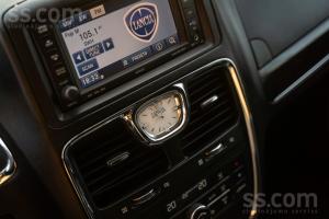 Melns Lancia Voyager 2011 Liepāja, ar dzinēja tilpumu 2.80 L un nobraukumu 251 tūkst. km par 7500 €, foto 27 vietnē AUTOMOTO.COM.LV