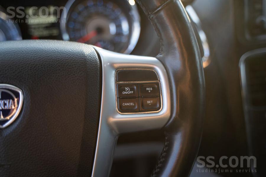 Melns Lancia Voyager 2011 Liepāja, ar dzinēja tilpumu 2.80 L un nobraukumu 251 tūkst. km par 7500 €, foto 28 vietnē AUTOMOTO.COM.LV