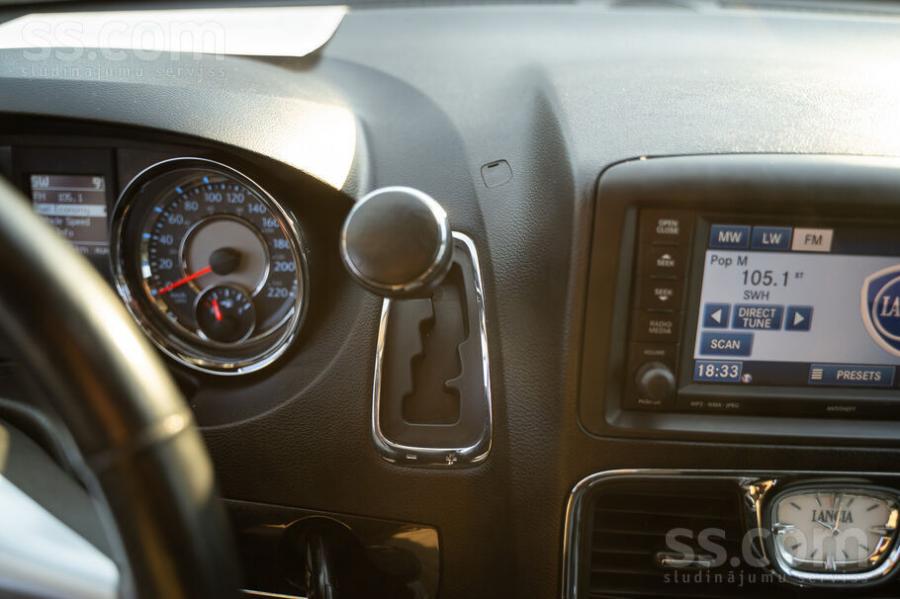 Melns Lancia Voyager 2011 Liepāja, ar dzinēja tilpumu 2.80 L un nobraukumu 251 tūkst. km par 7500 €, foto 29 vietnē AUTOMOTO.COM.LV