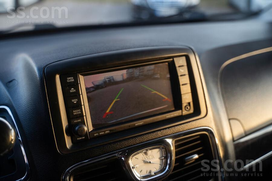 Melns Lancia Voyager 2011 Liepāja, ar dzinēja tilpumu 2.80 L un nobraukumu 251 tūkst. km par 7500 €, foto 31 vietnē AUTOMOTO.COM.LV
