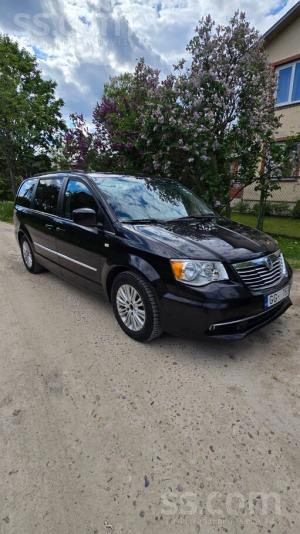 Black Lancia Voyager 2011 in Riga, with an engine capacity of 2.80 L and mileage of 311 thousand km for 6100 €, photo  on AUTOMOTO.COM.LV