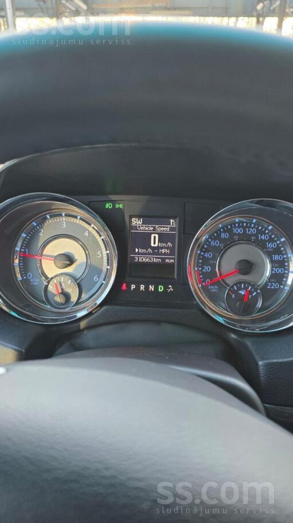 Black Lancia Voyager 2011 in Riga, with an engine capacity of 2.80 L and mileage of 311 thousand km for 6100 €, photo 6 on AUTOMOTO.COM.LV