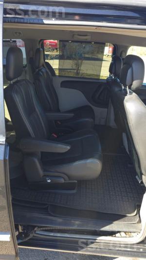 Black Lancia Voyager 2011 in Riga, with an engine capacity of 2.80 L and mileage of 311 thousand km for 6100 €, photo 10 on AUTOMOTO.COM.LV