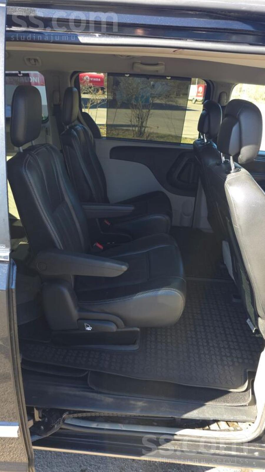 Black Lancia Voyager 2011 in Riga, with an engine capacity of 2.80 L and mileage of 311 thousand km for 6100 €, photo 10 on AUTOMOTO.COM.LV