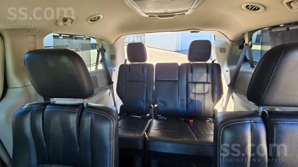 Black Lancia Voyager 2011 in Riga, with an engine capacity of 2.80 L and mileage of 311 thousand km for 6100 €, photo 10 on AUTOMOTO.COM.LV