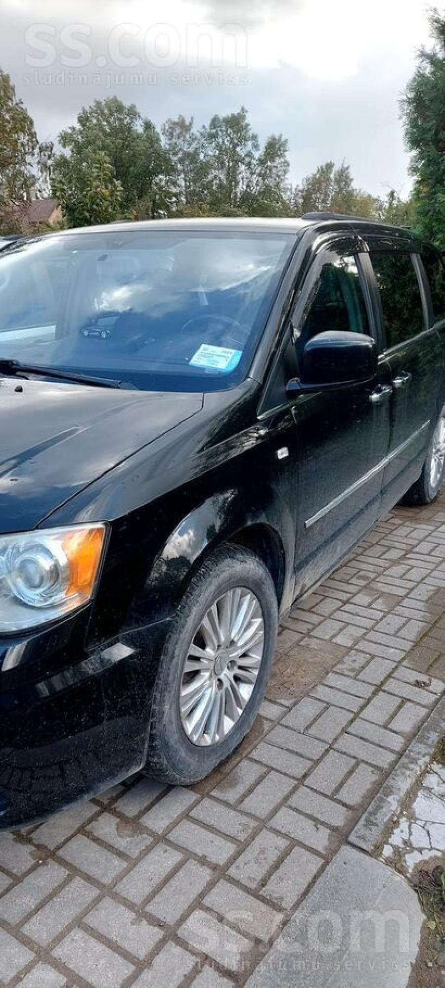 Melns Lancia Voyager 2012 Rīga, ar dzinēja tilpumu 2.80 L un nobraukumu 0 tūkst. km par 9900 €, foto 2 vietnē AUTOMOTO.COM.LV
