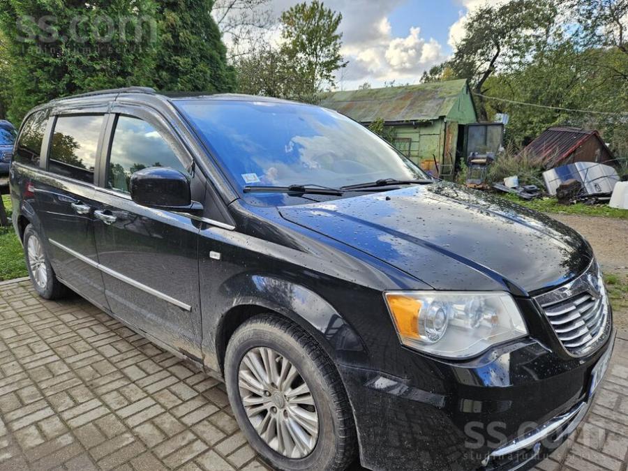 Melns Lancia Voyager 2012 Rīga, ar dzinēja tilpumu 2.80 L un nobraukumu 0 tūkst. km par 9900 €, foto 9 vietnē AUTOMOTO.COM.LV