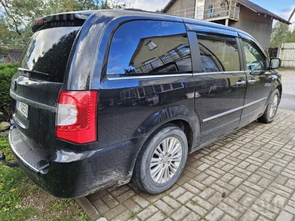 Melns Lancia Voyager 2012 Rīga, ar dzinēja tilpumu 2.80 L un nobraukumu 0 tūkst. km par 9900 €, foto 10 vietnē AUTOMOTO.COM.LV