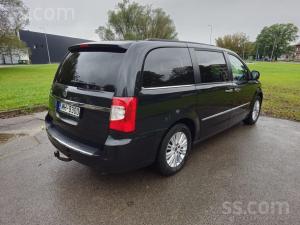 Melns Lancia Voyager 2012 Rīga, ar dzinēja tilpumu 2.80 L un nobraukumu 214 tūkst. km par 7500 €, foto 3 vietnē AUTOMOTO.COM.LV