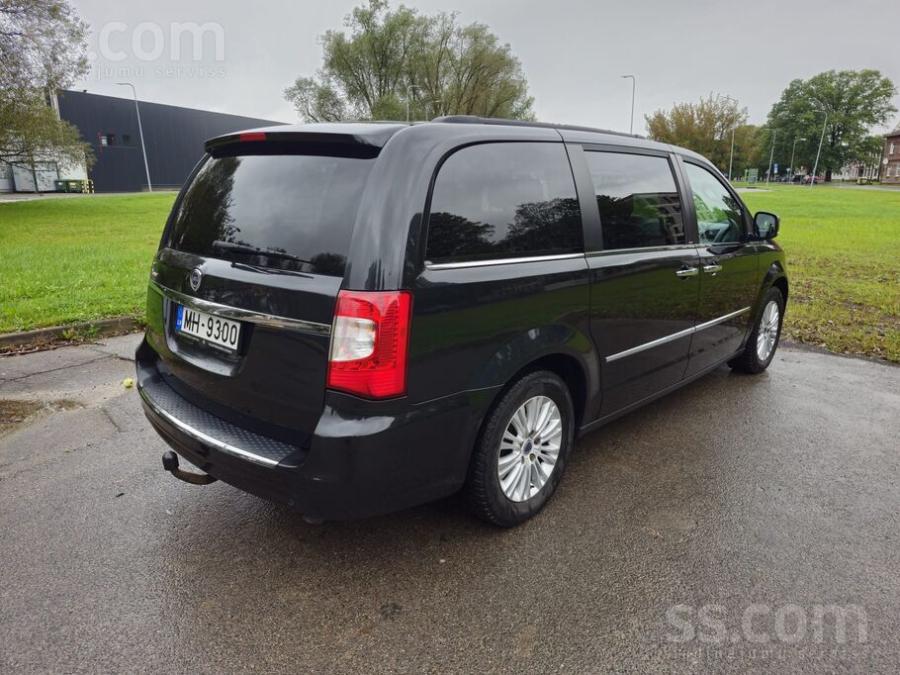 Melns Lancia Voyager 2012 Rīga, ar dzinēja tilpumu 2.80 L un nobraukumu 214 tūkst. km par 7500 €, foto 3 vietnē AUTOMOTO.COM.LV