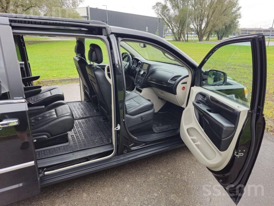 Melns Lancia Voyager 2012 Rīga, ar dzinēja tilpumu 2.80 L un nobraukumu 214 tūkst. km par 7500 €, foto 7 vietnē AUTOMOTO.COM.LV