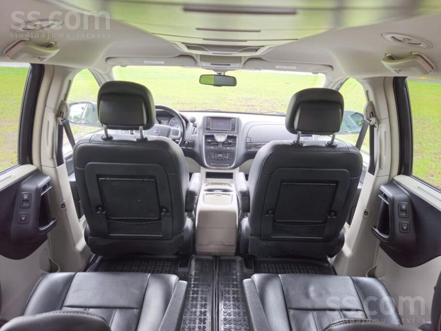 Melns Lancia Voyager 2012 Rīga, ar dzinēja tilpumu 2.80 L un nobraukumu 214 tūkst. km par 7500 €, foto 10 vietnē AUTOMOTO.COM.LV