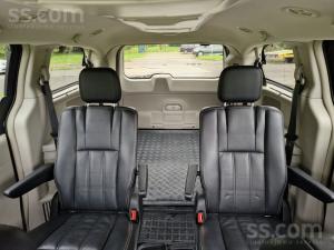 Melns Lancia Voyager 2012 Rīga, ar dzinēja tilpumu 2.80 L un nobraukumu 214 tūkst. km par 7500 €, foto 11 vietnē AUTOMOTO.COM.LV