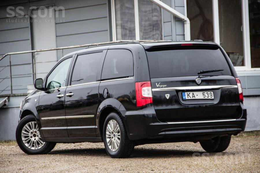 Melns Lancia Voyager 2012 Tukums, ar dzinēja tilpumu 2.80 L un nobraukumu 326 tūkst. km par 7590 €, foto 4 vietnē AUTOMOTO.COM.LV