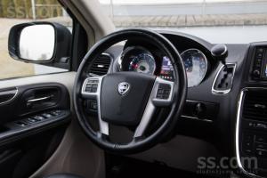 Melns Lancia Voyager 2012 Tukums, ar dzinēja tilpumu 2.80 L un nobraukumu 326 tūkst. km par 7590 €, foto 14 vietnē AUTOMOTO.COM.LV