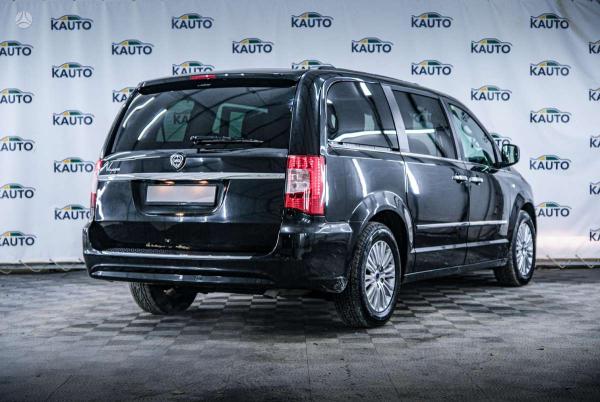 Melns Lancia Voyager 2012 Kauņa, ar dzinēja tilpumu 2.80 L un nobraukumu 224 tūkst. km par 7490 €, foto 3 vietnē AUTOMOTO.COM.LV