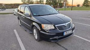 Black Lancia Voyager 2012 in Kaunas, with an engine capacity of 2.80 L and mileage of 435 thousand km for 4350 €, photo 3 on AUTOMOTO.COM.LV