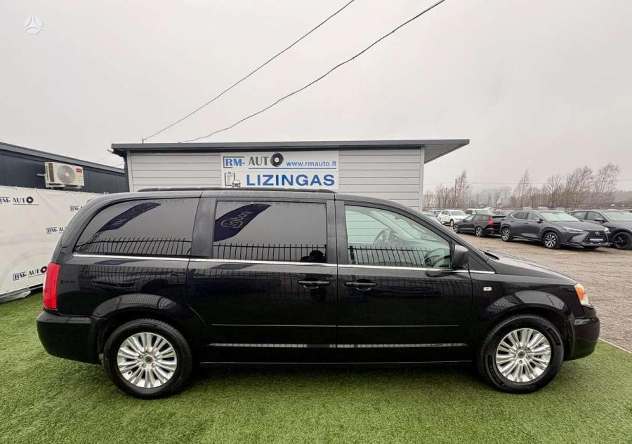 Melns Lancia Voyager 2012 Panevēža, ar dzinēja tilpumu 2.78 L un nobraukumu 143 tūkst. km par 7500 €, foto 5 vietnē AUTOMOTO.COM.LV