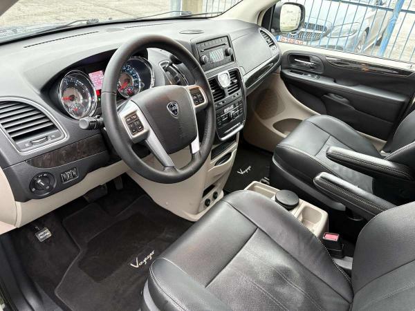 Melns Lancia Voyager 2012 Panevēža, ar dzinēja tilpumu 2.78 L un nobraukumu 143 tūkst. km par 7500 €, foto 10 vietnē AUTOMOTO.COM.LV